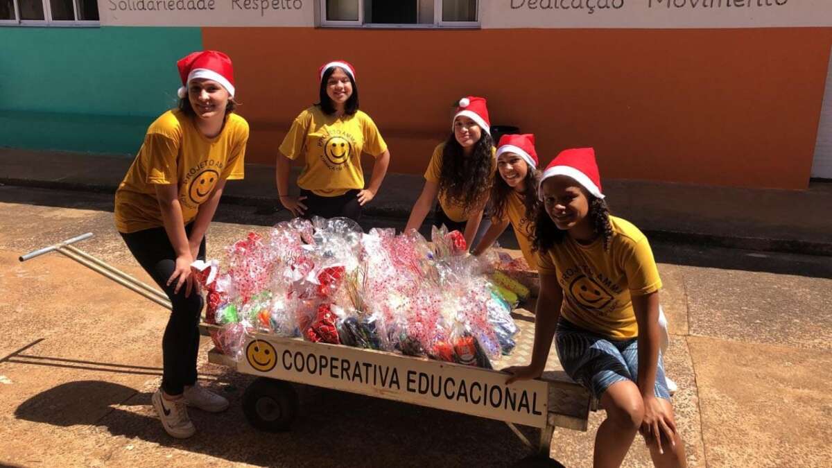 Crianças do Projeto AMMA, recebem Kits devido ação da Polícia Militar ...